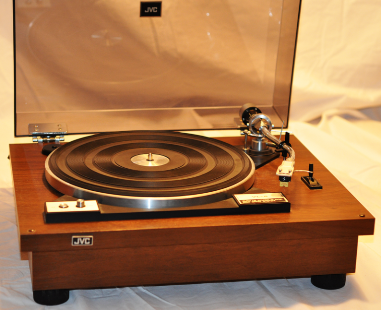 Good Vibrations: Reverse Engineering A Vintage Turntable Foot